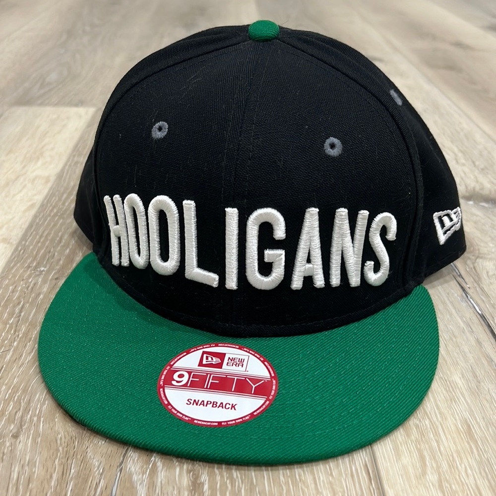 New Era 9fifty Hooligans Black/Green Snapback Hat - Gem